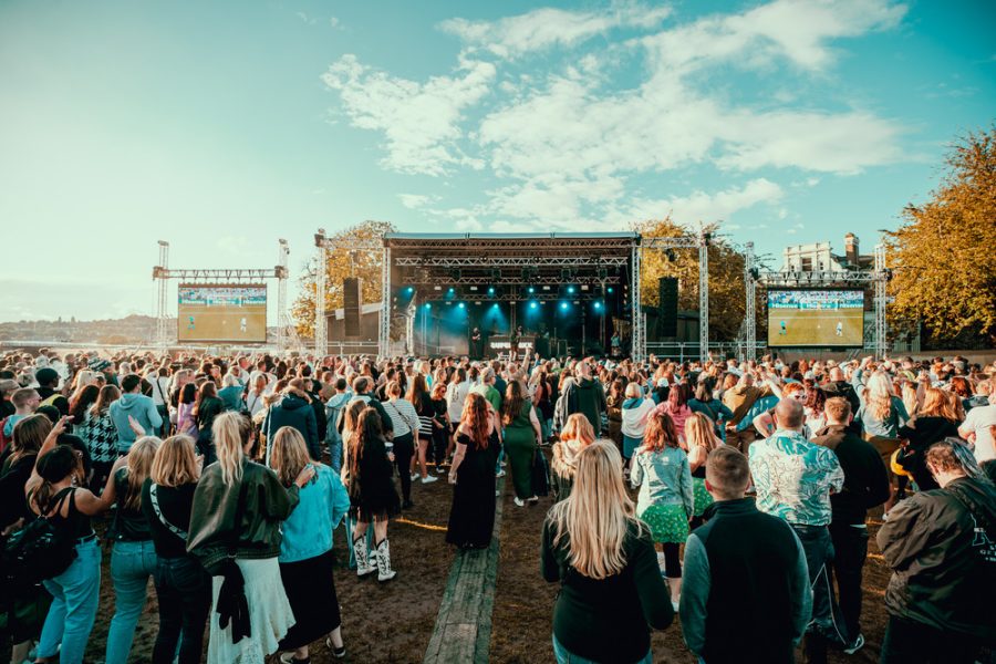 Rochester Castle Live | Rochester Castle stands on the east bank of the ...